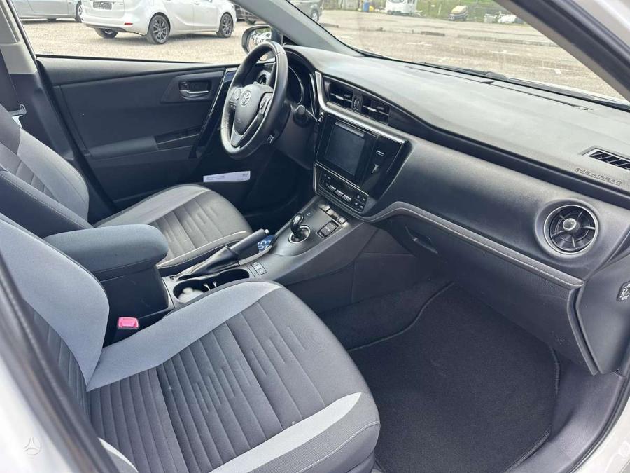 Balts Toyota Auris 2015 Alīta, ar dzinēja tilpumu 1.80 L un nobraukumu 270 tūkst. km par 8600 €, foto 22 vietnē AUTOMOTO.COM.LV