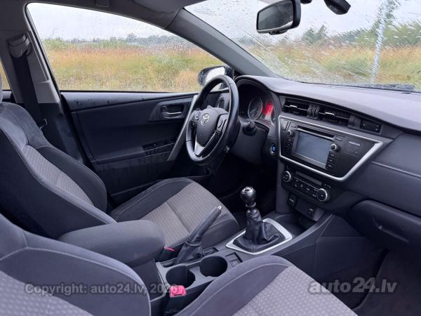 Balts Toyota Auris 2015 Tallina, ar dzinēja tilpumu 2.00 L un nobraukumu 267 tūkst. km par 3990 €, foto 9 vietnē AUTOMOTO.COM.LV