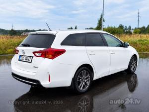 Balts Toyota Auris 2015 Tallina, ar dzinēja tilpumu 2.00 L un nobraukumu 267 tūkst. km par 3990 €, foto 7 vietnē AUTOMOTO.COM.LV