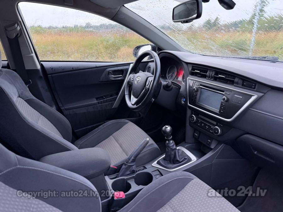 Balts Toyota Auris 2015 Tallina, ar dzinēja tilpumu 2.00 L un nobraukumu 267 tūkst. km par 3990 €, foto 10 vietnē AUTOMOTO.COM.LV