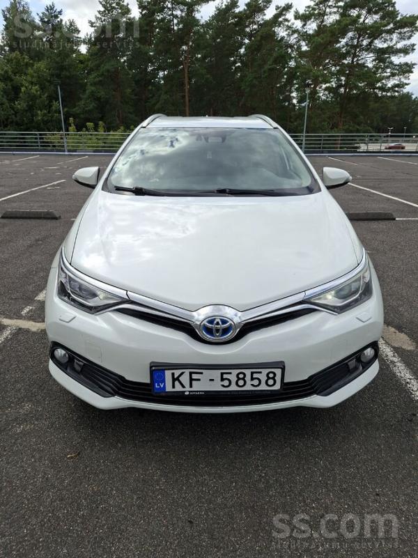Balts Toyota Auris 2015 Rīga, ar dzinēja tilpumu 1.80 L un nobraukumu 276 tūkst. km par 7100 €, foto 1 vietnē AUTOMOTO.COM.LV
