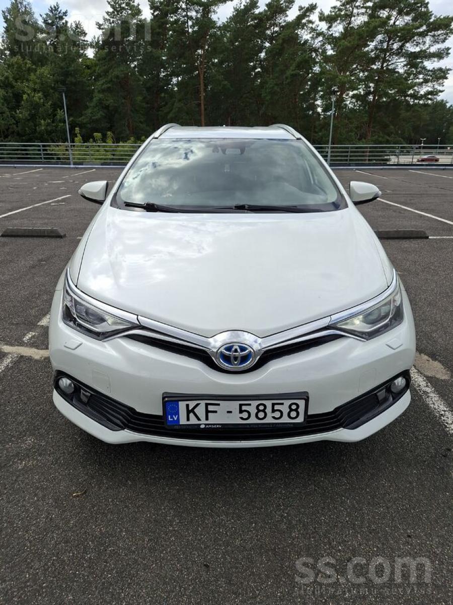 Balts Toyota Auris 2015 Rīga, ar dzinēja tilpumu 1.80 L un nobraukumu 276 tūkst. km par 7100 €, foto 1 vietnē AUTOMOTO.COM.LV