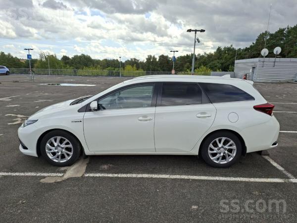 Balts Toyota Auris 2015 Rīga, ar dzinēja tilpumu 1.80 L un nobraukumu 276 tūkst. km par 7100 €, foto 2 vietnē AUTOMOTO.COM.LV