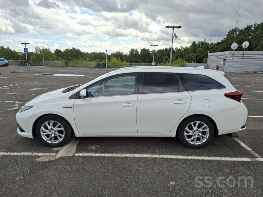 Balts Toyota Auris 2015 Rīga, ar dzinēja tilpumu 1.80 L un nobraukumu 276 tūkst. km par 7100 €, foto 3 vietnē AUTOMOTO.COM.LV