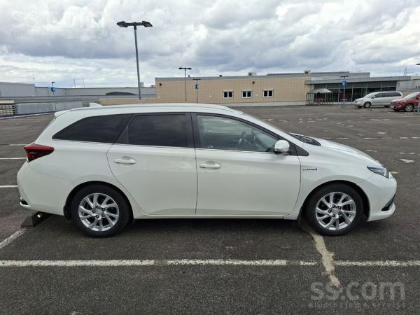 Balts Toyota Auris 2015 Rīga, ar dzinēja tilpumu 1.80 L un nobraukumu 276 tūkst. km par 7100 €, foto 3 vietnē AUTOMOTO.COM.LV
