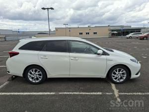 Balts Toyota Auris 2015 Rīga, ar dzinēja tilpumu 1.80 L un nobraukumu 276 tūkst. km par 7100 €, foto 4 vietnē AUTOMOTO.COM.LV