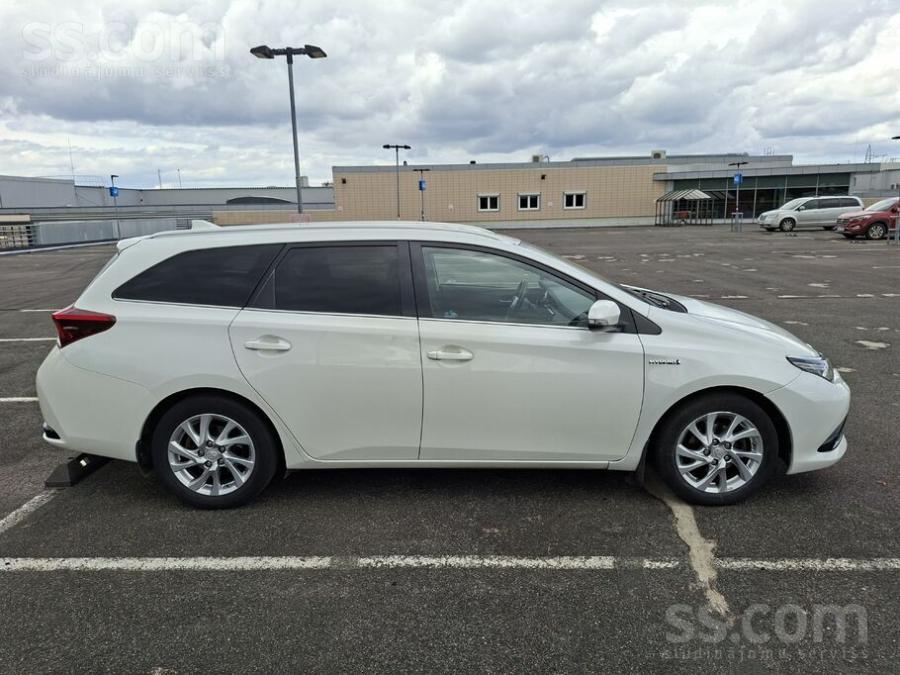 Balts Toyota Auris 2015 Rīga, ar dzinēja tilpumu 1.80 L un nobraukumu 276 tūkst. km par 7100 €, foto 4 vietnē AUTOMOTO.COM.LV