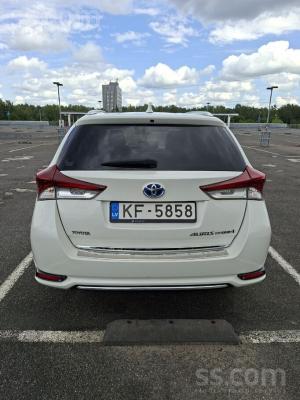 Balts Toyota Auris 2015 Rīga, ar dzinēja tilpumu 1.80 L un nobraukumu 276 tūkst. km par 7100 €, foto 5 vietnē AUTOMOTO.COM.LV