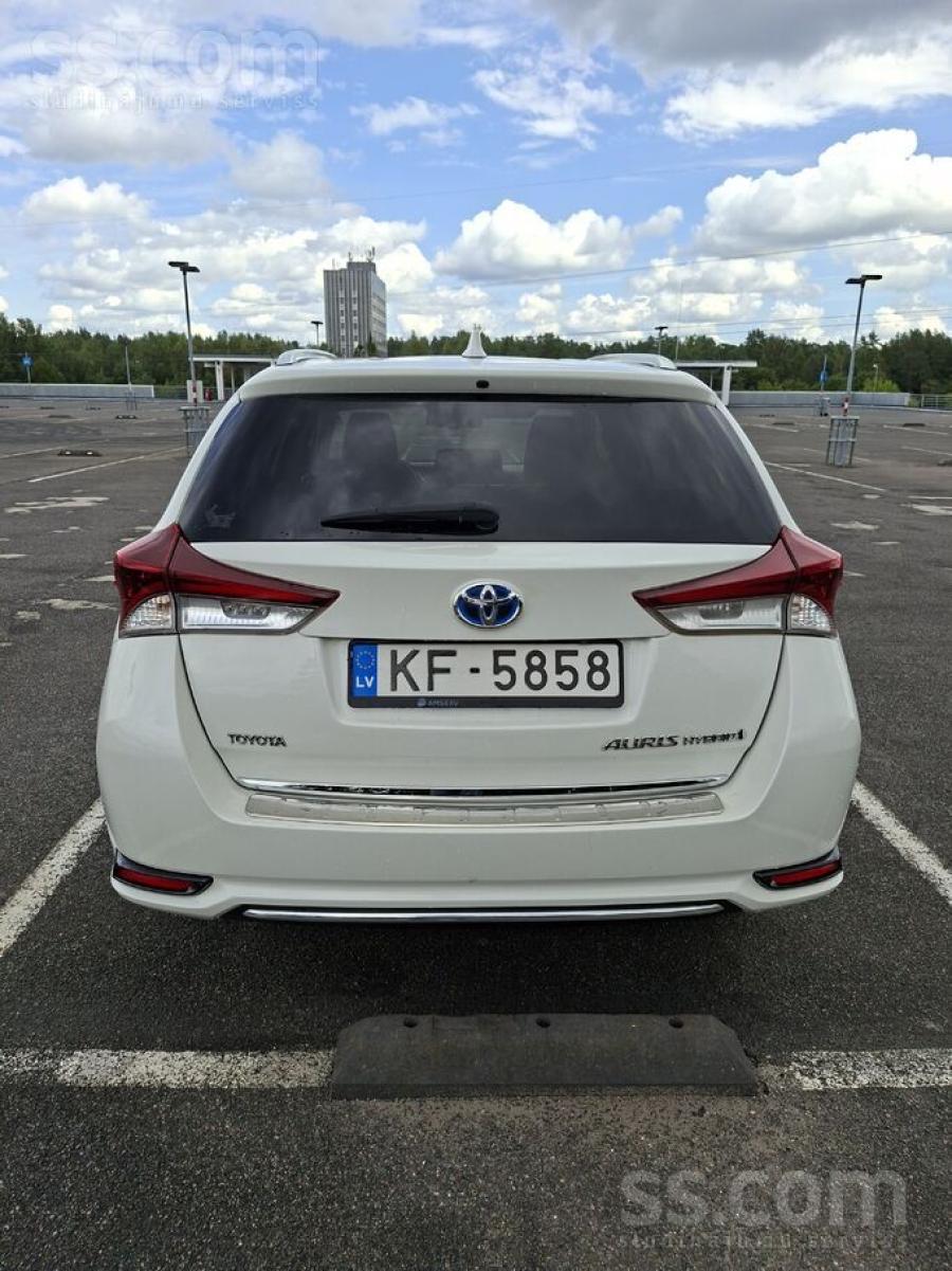 Balts Toyota Auris 2015 Rīga, ar dzinēja tilpumu 1.80 L un nobraukumu 276 tūkst. km par 7100 €, foto 5 vietnē AUTOMOTO.COM.LV