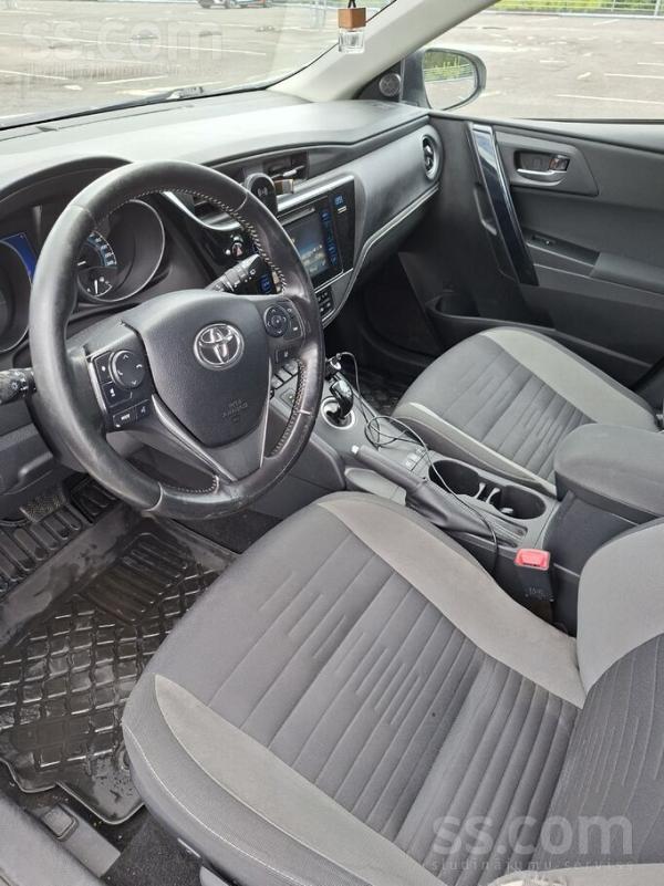 Balts Toyota Auris 2015 Rīga, ar dzinēja tilpumu 1.80 L un nobraukumu 276 tūkst. km par 7100 €, foto 5 vietnē AUTOMOTO.COM.LV