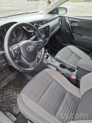 Balts Toyota Auris 2015 Rīga, ar dzinēja tilpumu 1.80 L un nobraukumu 276 tūkst. km par 7100 €, foto 6 vietnē AUTOMOTO.COM.LV