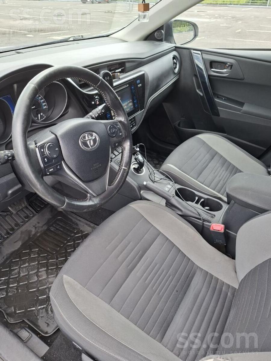 Balts Toyota Auris 2015 Rīga, ar dzinēja tilpumu 1.80 L un nobraukumu 276 tūkst. km par 7100 €, foto 6 vietnē AUTOMOTO.COM.LV