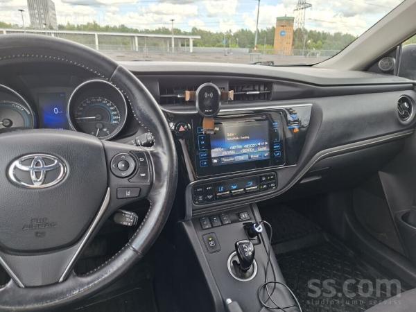 Balts Toyota Auris 2015 Rīga, ar dzinēja tilpumu 1.80 L un nobraukumu 276 tūkst. km par 7100 €, foto 6 vietnē AUTOMOTO.COM.LV