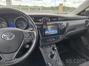 Balts Toyota Auris 2015 Rīga, ar dzinēja tilpumu 1.80 L un nobraukumu 276 tūkst. km par 7100 €, foto 7 vietnē AUTOMOTO.COM.LV