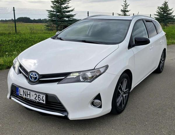 Balts Toyota Auris 2015 Šauļi, ar dzinēja tilpumu 1.80 L un nobraukumu 280 tūkst. km par 6450 €, foto 1 vietnē AUTOMOTO.COM.LV