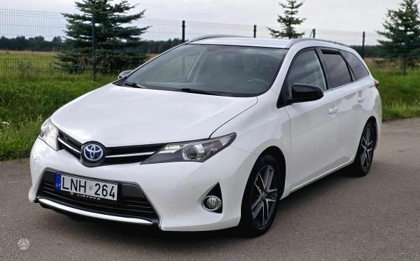 Balts Toyota Auris 2015 Šauļi, ar dzinēja tilpumu 1.80 L un nobraukumu 280 tūkst. km par 6450 €, foto 2 vietnē AUTOMOTO.COM.LV