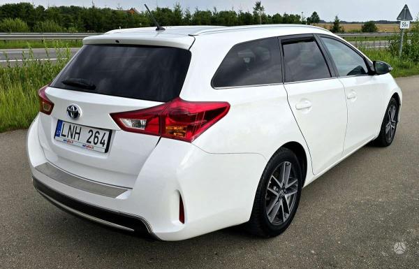Balts Toyota Auris 2015 Šauļi, ar dzinēja tilpumu 1.80 L un nobraukumu 280 tūkst. km par 6450 €, foto 5 vietnē AUTOMOTO.COM.LV