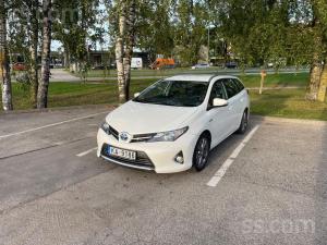 Balts Toyota Auris 2015 Rīga, ar dzinēja tilpumu 1.80 L un nobraukumu 98 tūkst. km par 8990 €, foto 3 vietnē AUTOMOTO.COM.LV