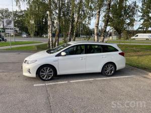 Balts Toyota Auris 2015 Rīga, ar dzinēja tilpumu 1.80 L un nobraukumu 98 tūkst. km par 8990 €, foto 4 vietnē AUTOMOTO.COM.LV