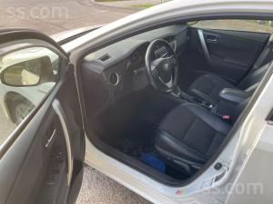 Balts Toyota Auris 2015 Rīga, ar dzinēja tilpumu 1.80 L un nobraukumu 98 tūkst. km par 8990 €, foto 5 vietnē AUTOMOTO.COM.LV