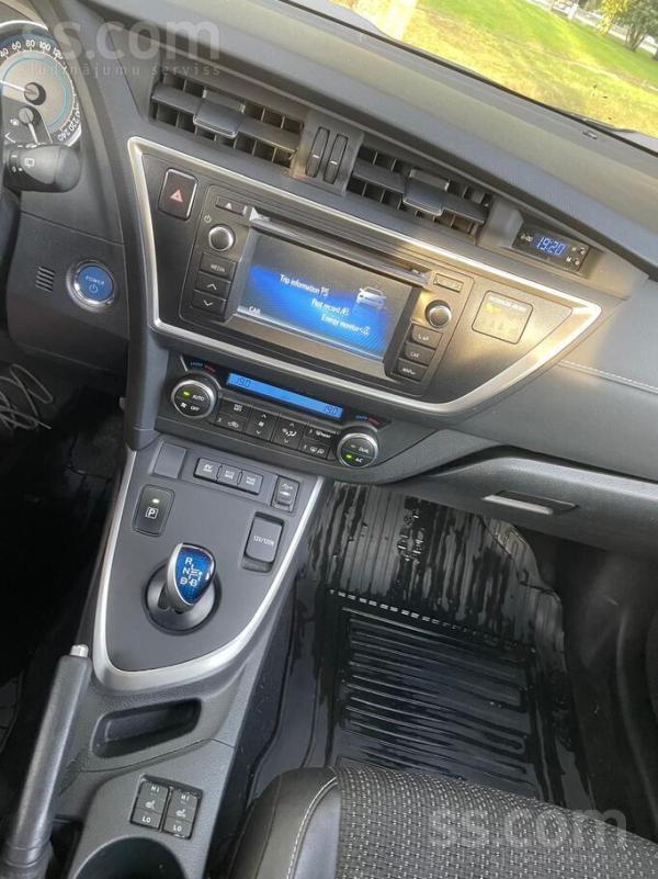 Balts Toyota Auris 2015 Rīga, ar dzinēja tilpumu 1.80 L un nobraukumu 98 tūkst. km par 8990 €, foto 8 vietnē AUTOMOTO.COM.LV