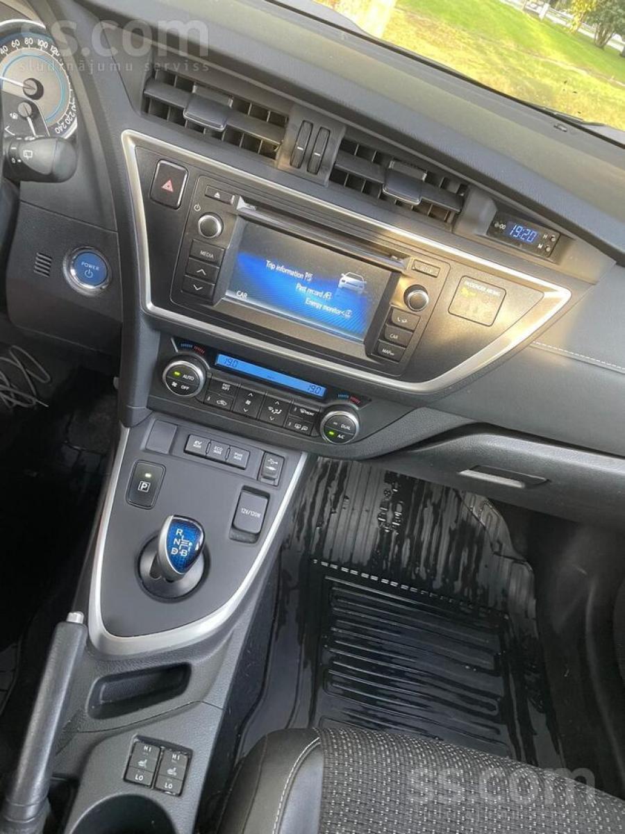 Balts Toyota Auris 2015 Rīga, ar dzinēja tilpumu 1.80 L un nobraukumu 98 tūkst. km par 8990 €, foto 8 vietnē AUTOMOTO.COM.LV