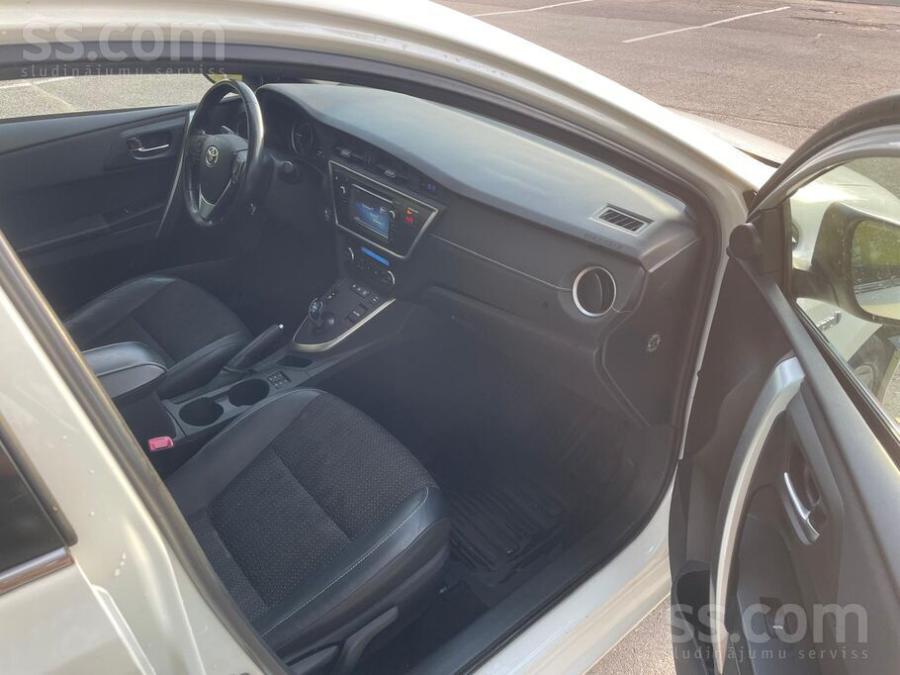 Balts Toyota Auris 2015 Rīga, ar dzinēja tilpumu 1.80 L un nobraukumu 98 tūkst. km par 8990 €, foto 9 vietnē AUTOMOTO.COM.LV