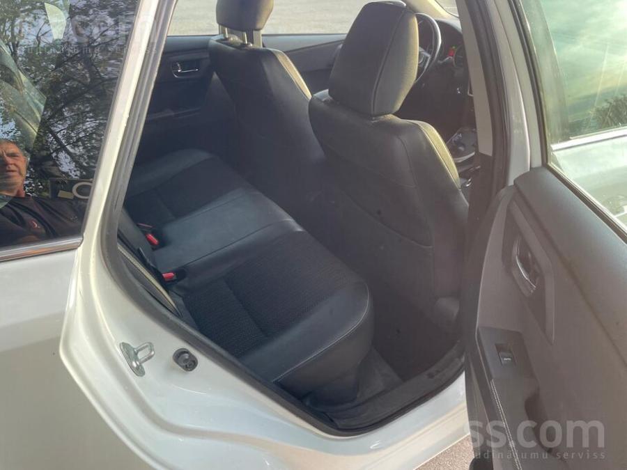 Balts Toyota Auris 2015 Rīga, ar dzinēja tilpumu 1.80 L un nobraukumu 98 tūkst. km par 8990 €, foto 10 vietnē AUTOMOTO.COM.LV