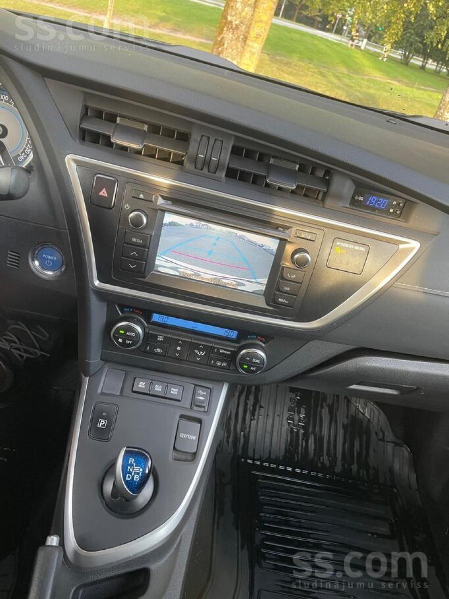Balts Toyota Auris 2015 Rīga, ar dzinēja tilpumu 1.80 L un nobraukumu 98 tūkst. km par 8990 €, foto 11 vietnē AUTOMOTO.COM.LV