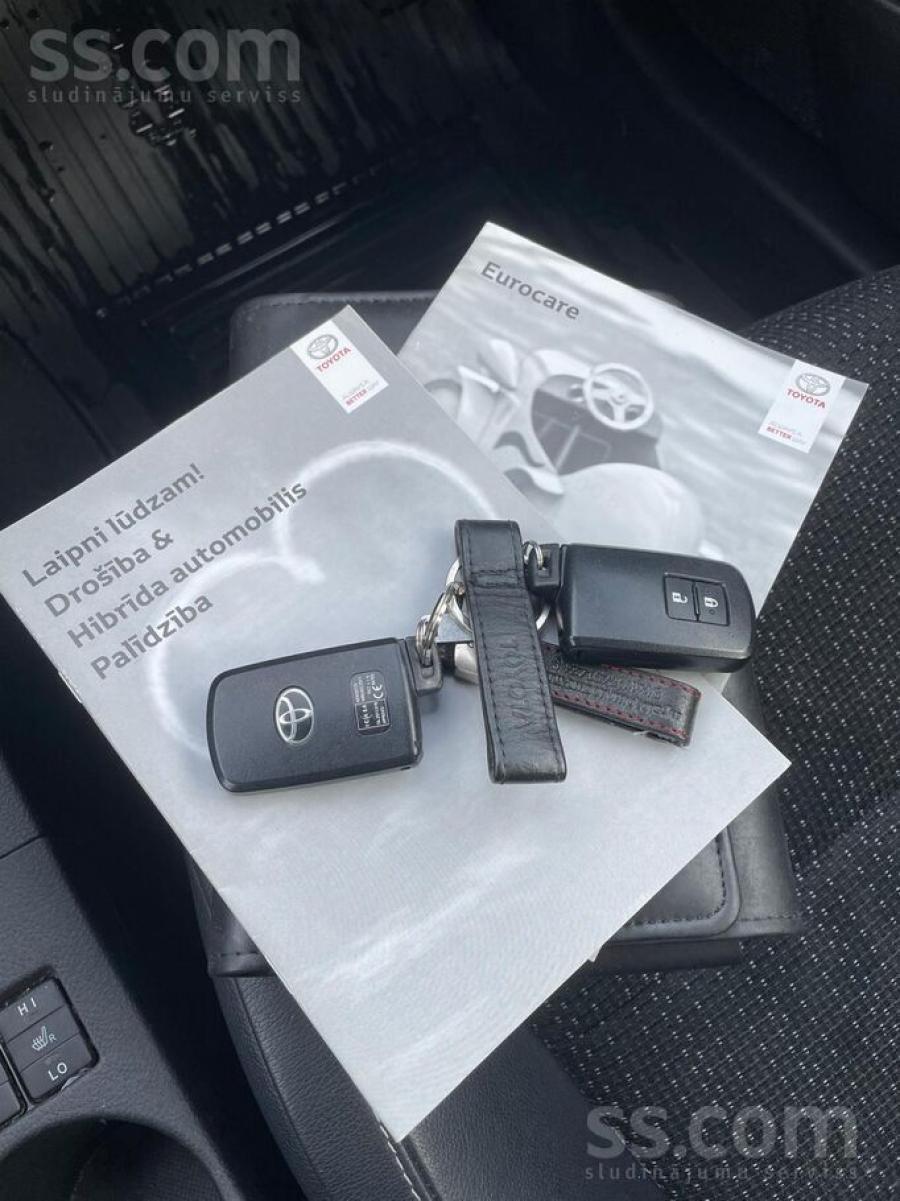 Balts Toyota Auris 2015 Rīga, ar dzinēja tilpumu 1.80 L un nobraukumu 98 tūkst. km par 8990 €, foto 12 vietnē AUTOMOTO.COM.LV