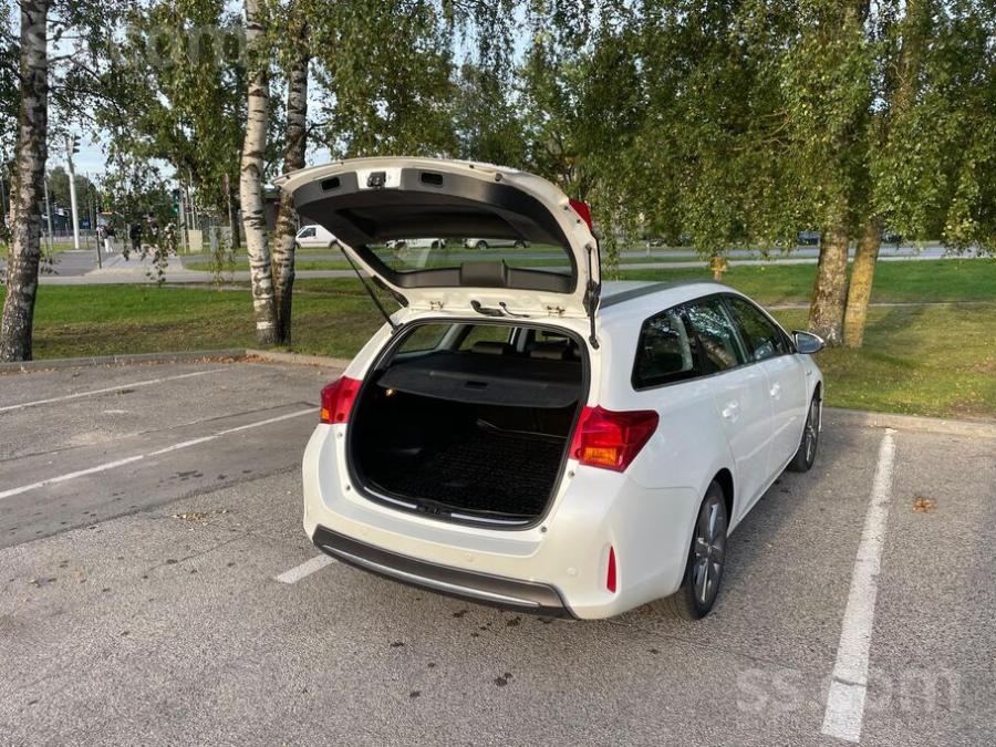 Balts Toyota Auris 2015 Rīga, ar dzinēja tilpumu 1.80 L un nobraukumu 98 tūkst. km par 8990 €, foto 15 vietnē AUTOMOTO.COM.LV