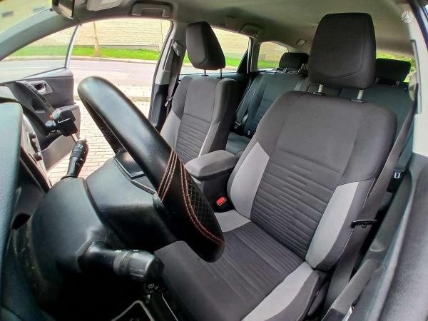 White Toyota Auris 2015 in Vilnius, with an engine capacity of 0.00 L and mileage of 245 thousand km for 7950 €, photo 7 on AUTOMOTO.COM.LV
