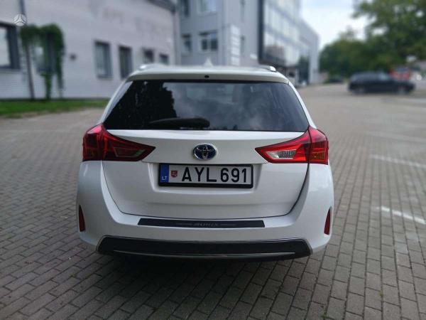 White Toyota Auris 2015 in Vilnius, with an engine capacity of 0.00 L and mileage of 245 thousand km for 7950 €, photo 10 on AUTOMOTO.COM.LV
