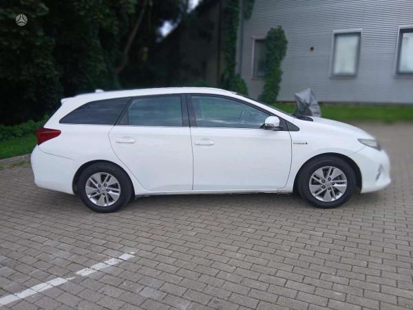 White Toyota Auris 2015 in Vilnius, with an engine capacity of 0.00 L and mileage of 245 thousand km for 7950 €, photo 11 on AUTOMOTO.COM.LV
