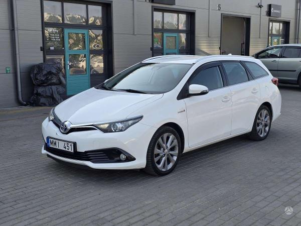 Balts Toyota Auris 2015 Viļņa, ar dzinēja tilpumu 1.80 L un nobraukumu 488 tūkst. km par 6900 €, foto 1 vietnē AUTOMOTO.COM.LV