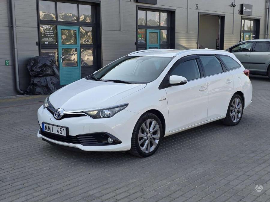 Balts Toyota Auris 2015 Viļņa, ar dzinēja tilpumu 1.80 L un nobraukumu 488 tūkst. km par 6900 €, foto 1 vietnē AUTOMOTO.COM.LV