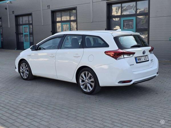Balts Toyota Auris 2015 Viļņa, ar dzinēja tilpumu 1.80 L un nobraukumu 488 tūkst. km par 6900 €, foto 4 vietnē AUTOMOTO.COM.LV