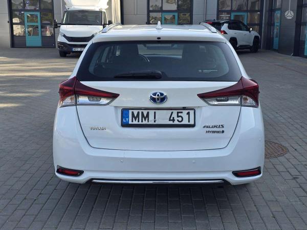 Balts Toyota Auris 2015 Viļņa, ar dzinēja tilpumu 1.80 L un nobraukumu 488 tūkst. km par 6900 €, foto 5 vietnē AUTOMOTO.COM.LV