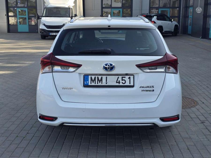 Balts Toyota Auris 2015 Viļņa, ar dzinēja tilpumu 1.80 L un nobraukumu 488 tūkst. km par 6900 €, foto 5 vietnē AUTOMOTO.COM.LV