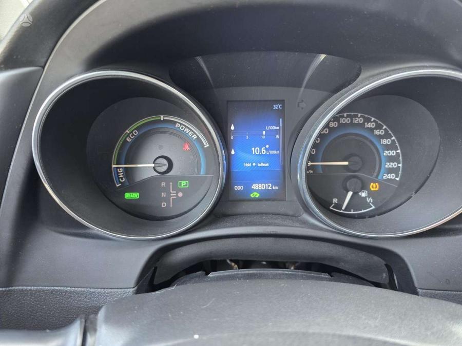 Balts Toyota Auris 2015 Viļņa, ar dzinēja tilpumu 1.80 L un nobraukumu 488 tūkst. km par 6900 €, foto 12 vietnē AUTOMOTO.COM.LV