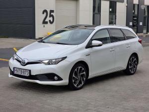 White Toyota Auris 2015 in Vilnius, with an engine capacity of 1.80 L and mileage of 219 thousand km for 10800 €, photo  on AUTOMOTO.COM.LV