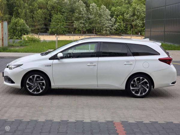 Balts Toyota Auris 2015 Viļņa, ar dzinēja tilpumu 1.80 L un nobraukumu 219 tūkst. km par 10800 €, foto 3 vietnē AUTOMOTO.COM.LV