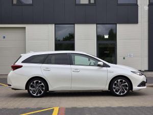 White Toyota Auris 2015 in Vilnius, with an engine capacity of 1.80 L and mileage of 219 thousand km for 10800 €, photo 7 on AUTOMOTO.COM.LV