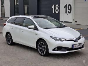 White Toyota Auris 2015 in Vilnius, with an engine capacity of 1.80 L and mileage of 219 thousand km for 10800 €, photo 8 on AUTOMOTO.COM.LV