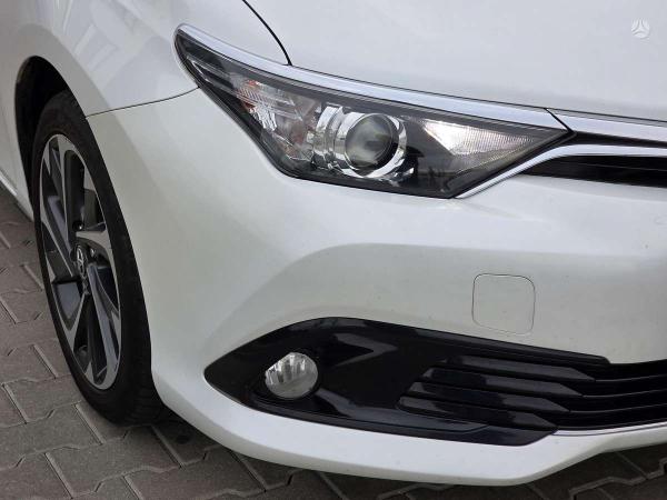 Balts Toyota Auris 2015 Viļņa, ar dzinēja tilpumu 1.80 L un nobraukumu 219 tūkst. km par 10800 €, foto 10 vietnē AUTOMOTO.COM.LV
