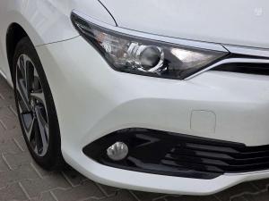 White Toyota Auris 2015 in Vilnius, with an engine capacity of 1.80 L and mileage of 219 thousand km for 10800 €, photo 10 on AUTOMOTO.COM.LV