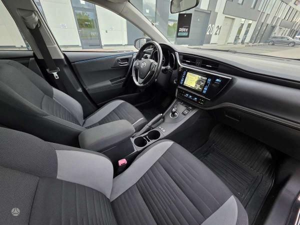 Balts Toyota Auris 2015 Viļņa, ar dzinēja tilpumu 1.80 L un nobraukumu 219 tūkst. km par 10800 €, foto 11 vietnē AUTOMOTO.COM.LV