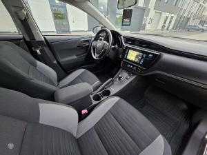 White Toyota Auris 2015 in Vilnius, with an engine capacity of 1.80 L and mileage of 219 thousand km for 10800 €, photo 11 on AUTOMOTO.COM.LV