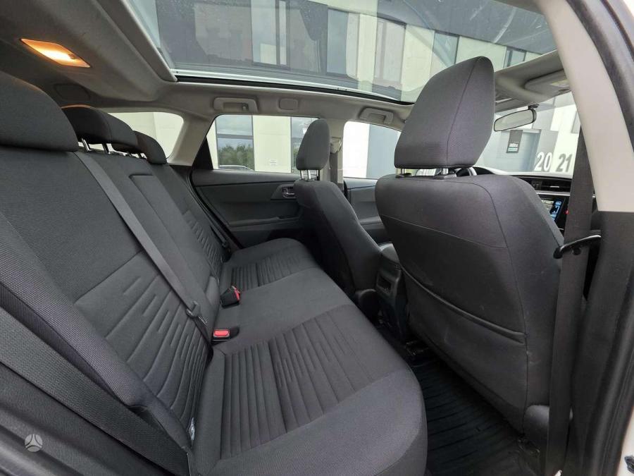 White Toyota Auris 2015 in Vilnius, with an engine capacity of 1.80 L and mileage of 219 thousand km for 10800 €, photo 14 on AUTOMOTO.COM.LV