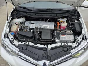 White Toyota Auris 2015 in Vilnius, with an engine capacity of 1.80 L and mileage of 219 thousand km for 10800 €, photo 16 on AUTOMOTO.COM.LV